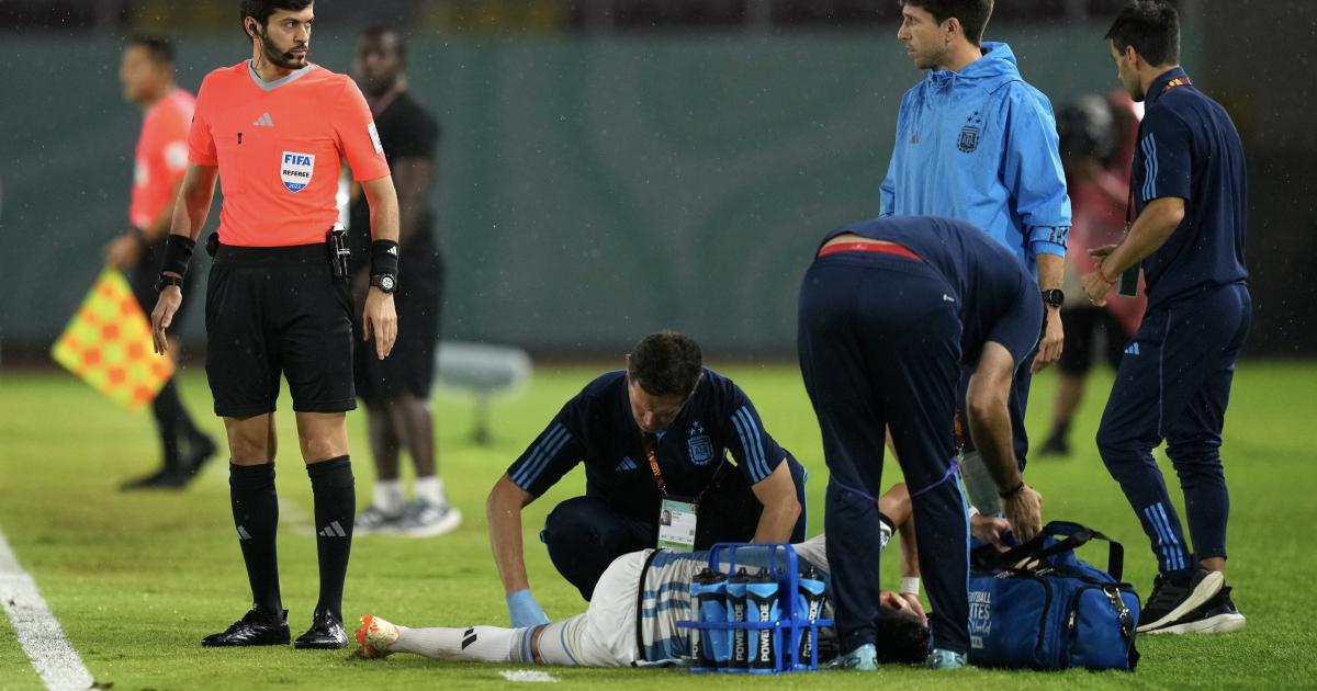 Johnson - Injuries in the adolescent growth spurt - FIFA Training Centre