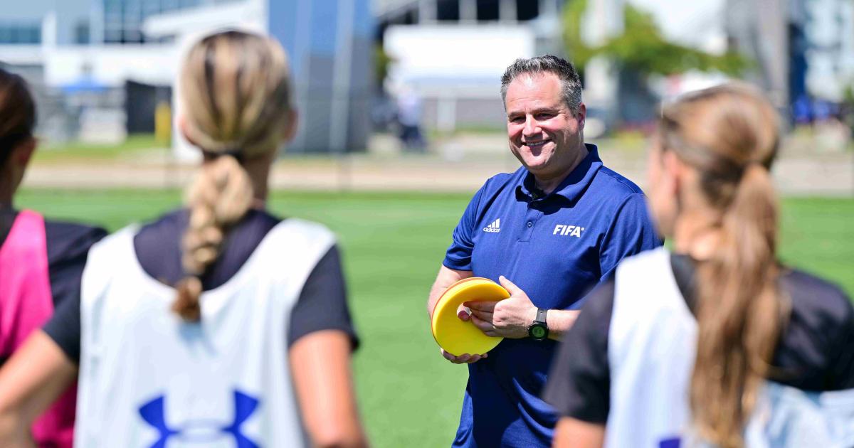 Structuring the coaching process by layering information - FIFA ...