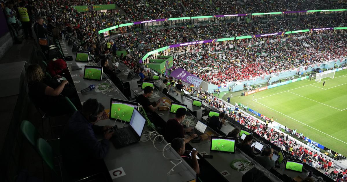 FIFA Insight episode 1: Counter-pressing, crossing and the target man ...