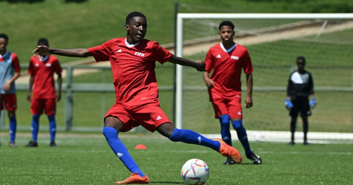 06-4 Finishing: Offering to receive and score - FIFA Training Centre