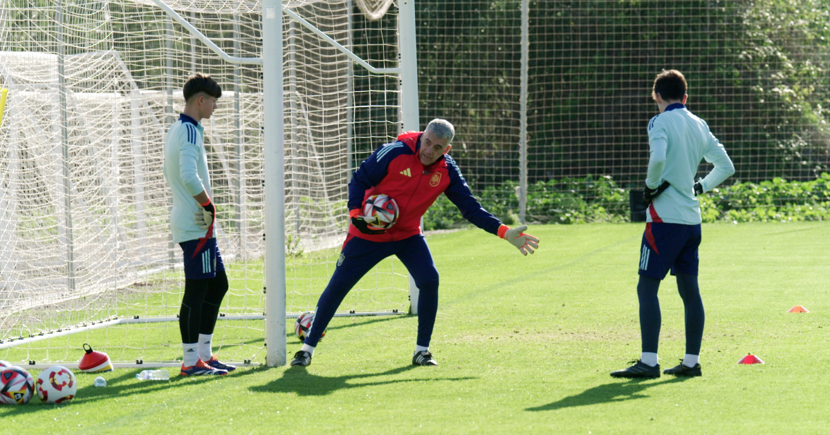 Spain U15: Goalkeeper training matchday +1 - FIFA Training Centre