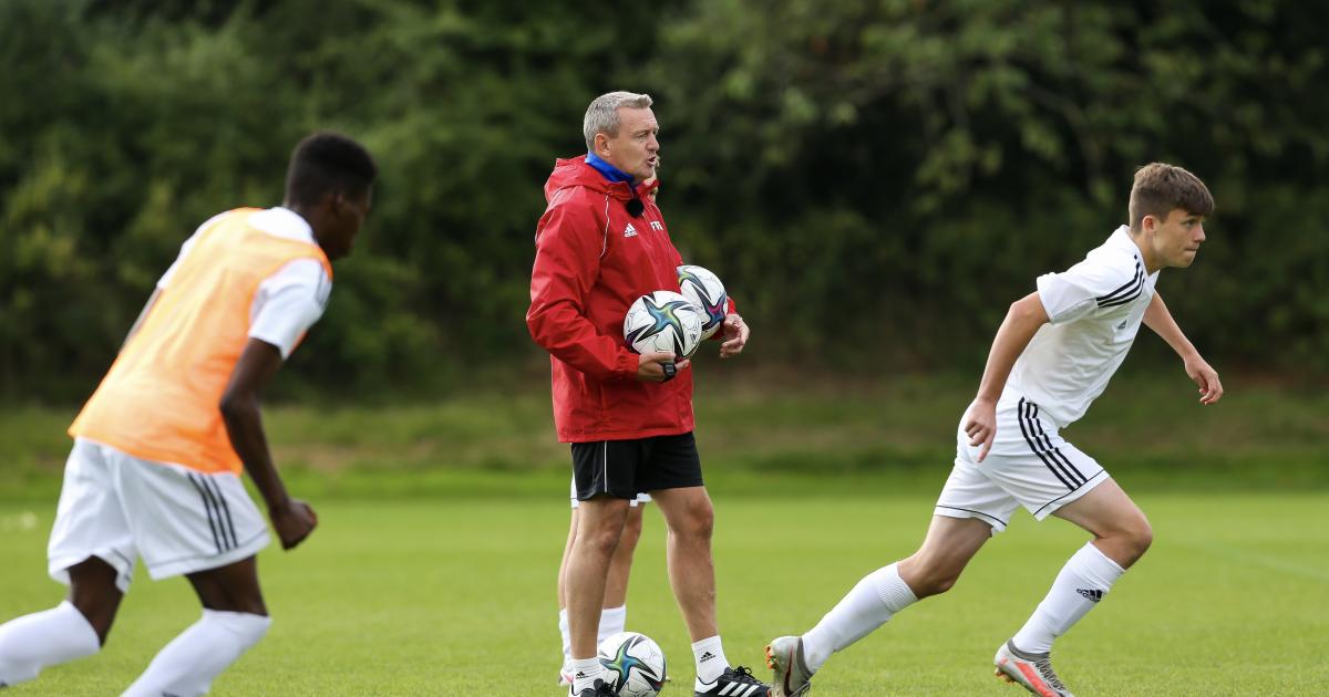 18) Transitions (Boothroyd) - FIFA Training Centre