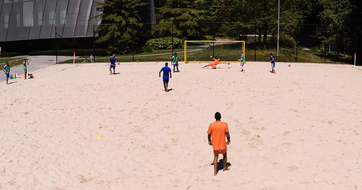 38) Playing quickly - FIFA Training Centre