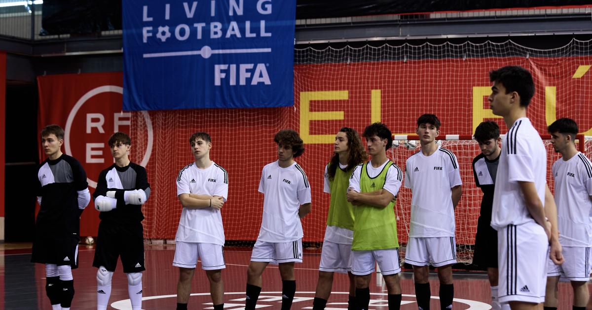 3-1 system: Role of the pivot - FIFA Training Centre