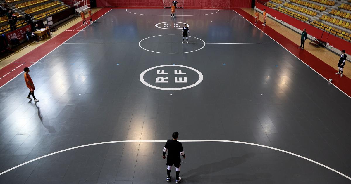 #9 playing out from the back - FIFA Training Centre
