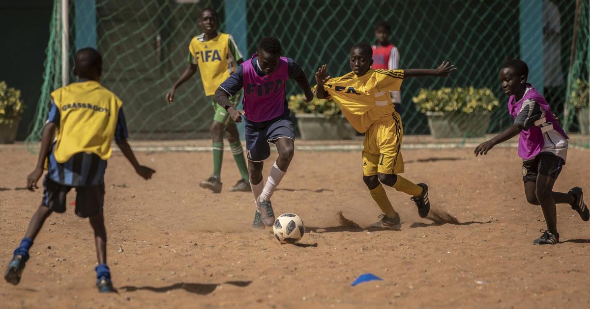 Ages 12-15: Introduction to the progressive methodology - FIFA Training ...