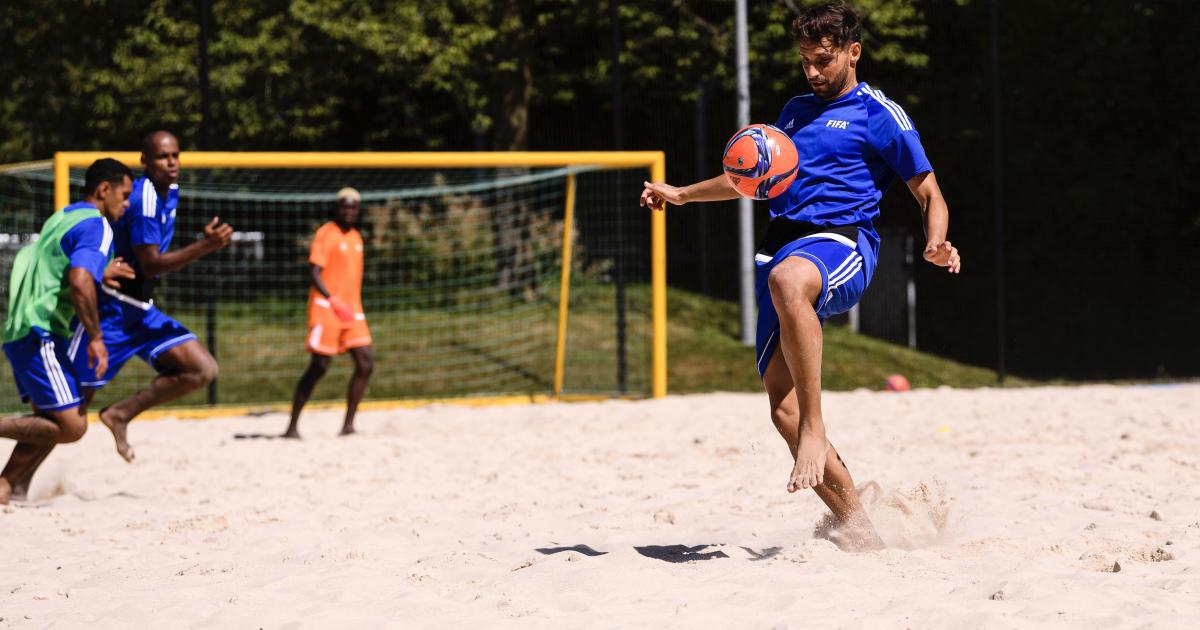 37) Pass and overlapping run - FIFA Training Centre