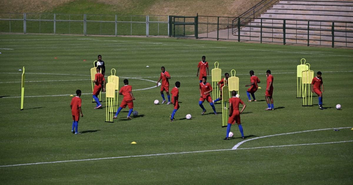 2.1 Passing activation: Playing and receiving in-between opponents ...