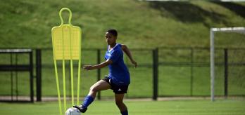 1.1 Passing circuit: Receiving between the lines - FIFA Training Centre