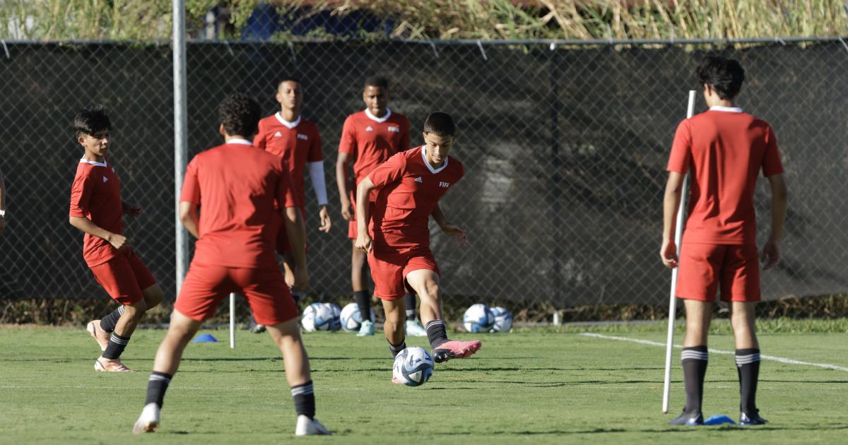 Session 10 Support and off-the-ball movements - FIFA Training Centre