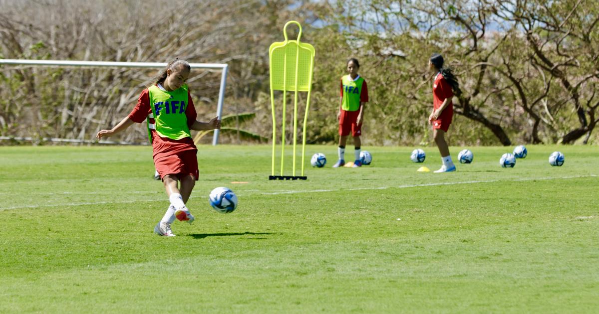 11-3 Finishing exercise: Feinting and finishing - FIFA Training Centre