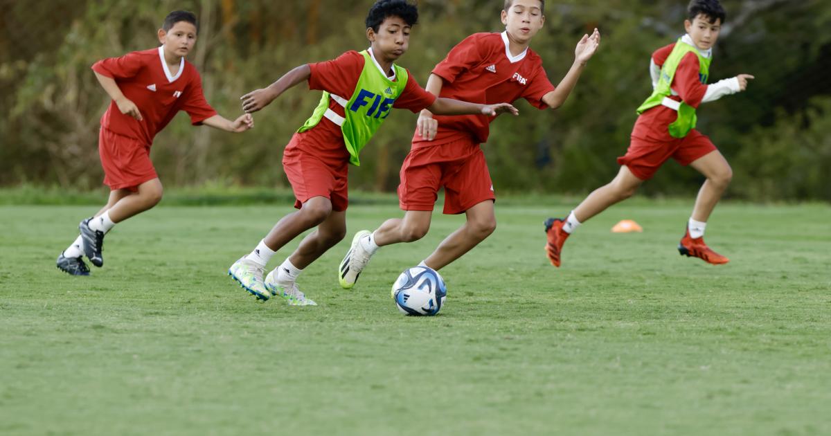 16-7 3v3 attack v. defence game: Speed and verticality - FIFA Training ...