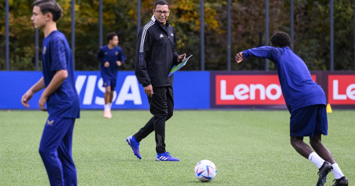 On the training ground with Gilberto Silva - Home - FIFA Training Centre