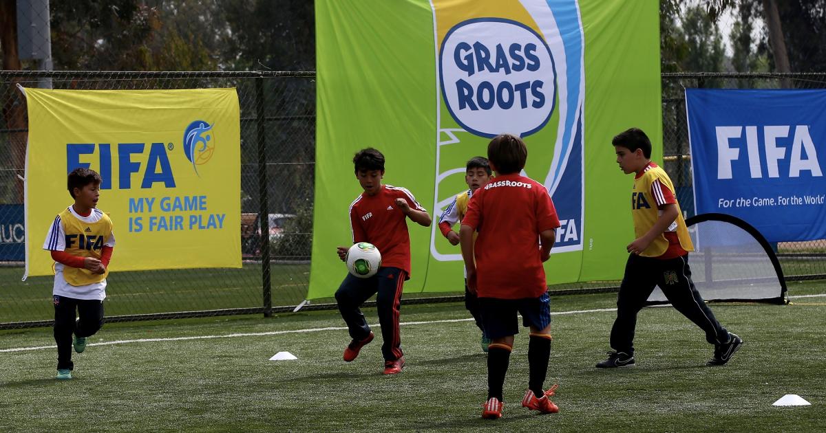 #57 Dribbling, shooting and teamwork - FIFA Training Centre