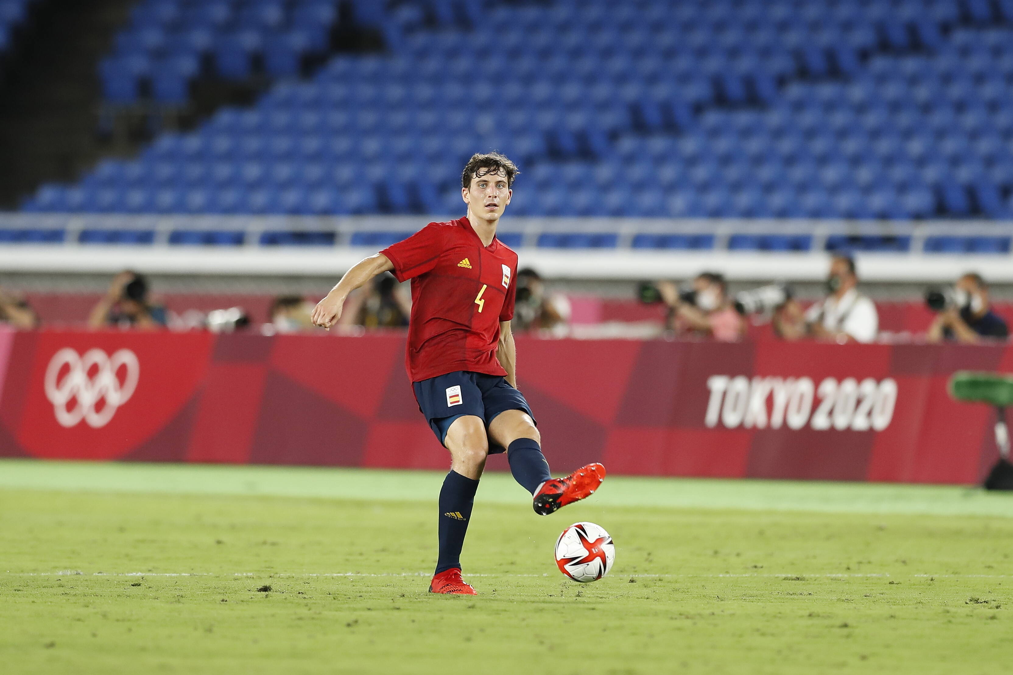 MOFT - Variations and flexibility in build-up play - FIFA Training Centre